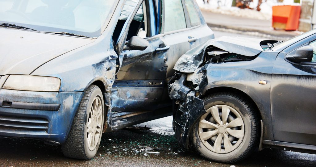 Broadside Bang-Up: What Happens When Your Car is T-Boned? | Reddircom